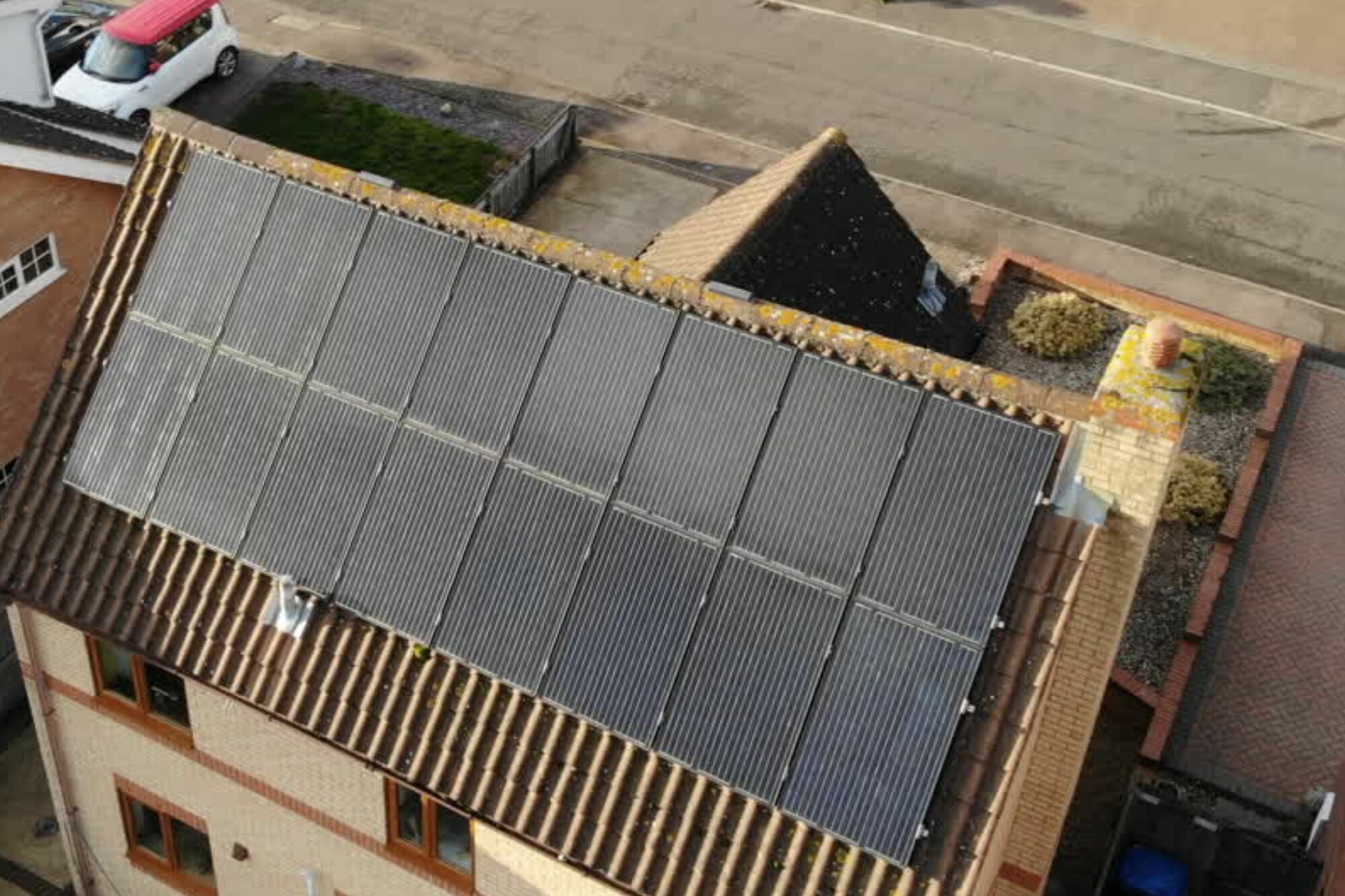 Heat Pump Efficiency When Combined with Solar Panels - Lifetime Savings